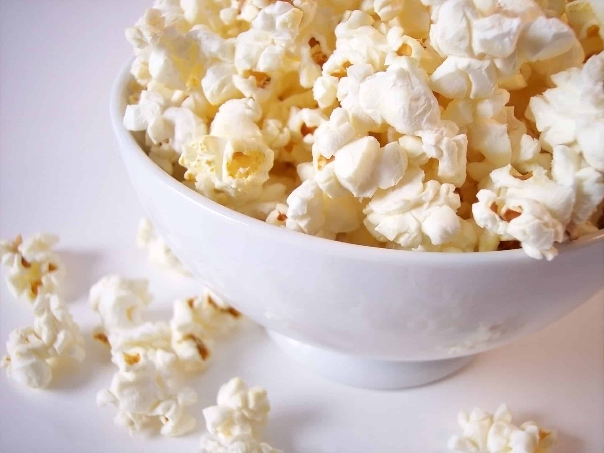 How to Remove a Popcorn Kernel From Your Gums